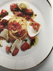 Kookboek ter ere van 50 jaar restaurant Mario in Neck