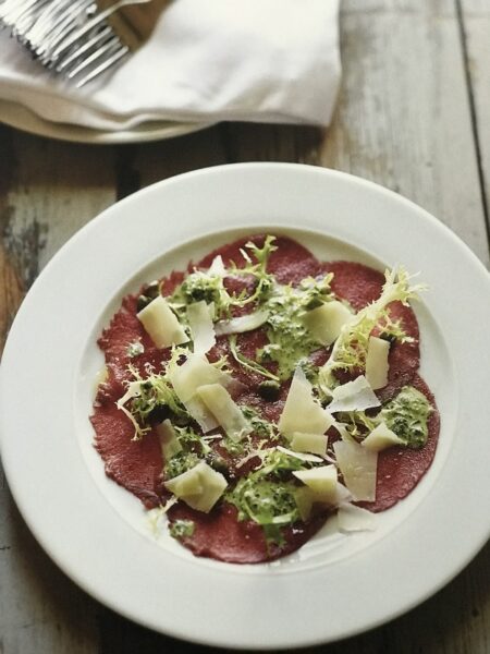 Kookboek ter ere van 50 jaar restaurant Mario in Neck