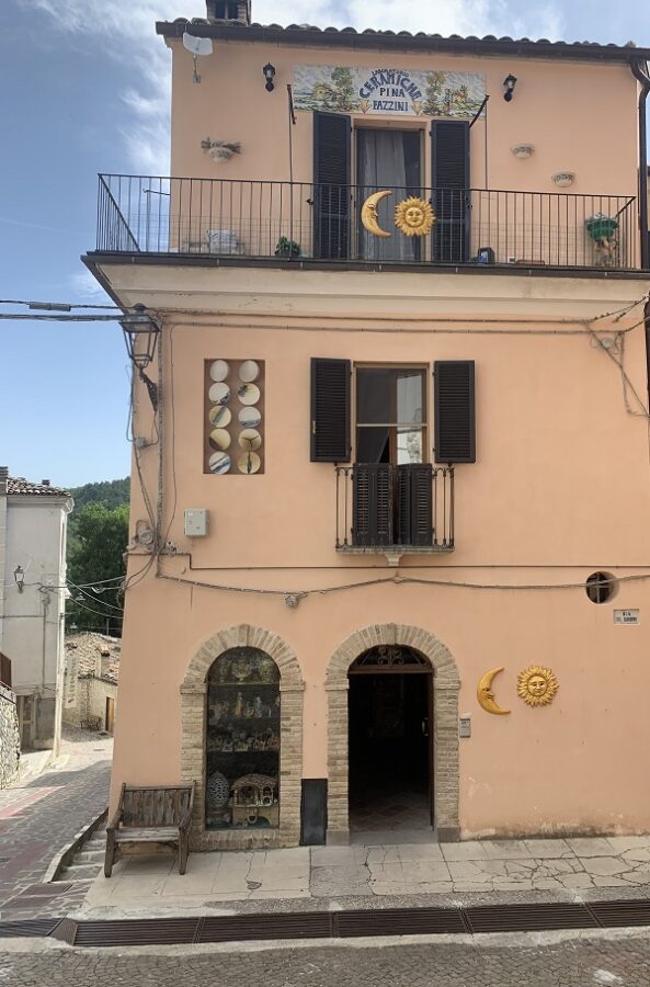 Castelli (Abruzzo) – het dorp van het kleurrijke keramiek