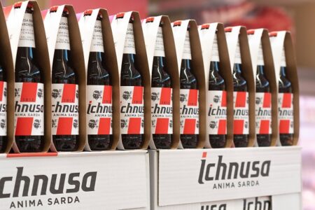 Ichnusa – Sardijns bier met de vier Moren als symbool