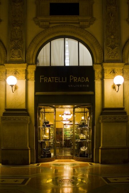 Prada – van de eerste boetiek in Milaan tot de Space Outlet