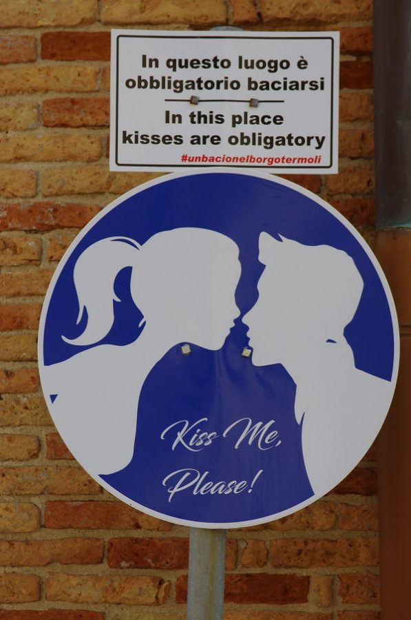 Kissing Points – kussen op prachtige plekken in Italië
