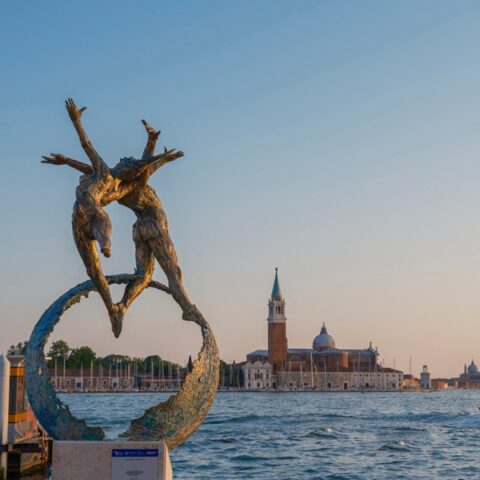 Voel de kracht van de liefde in de beelden van Andrea Roggi